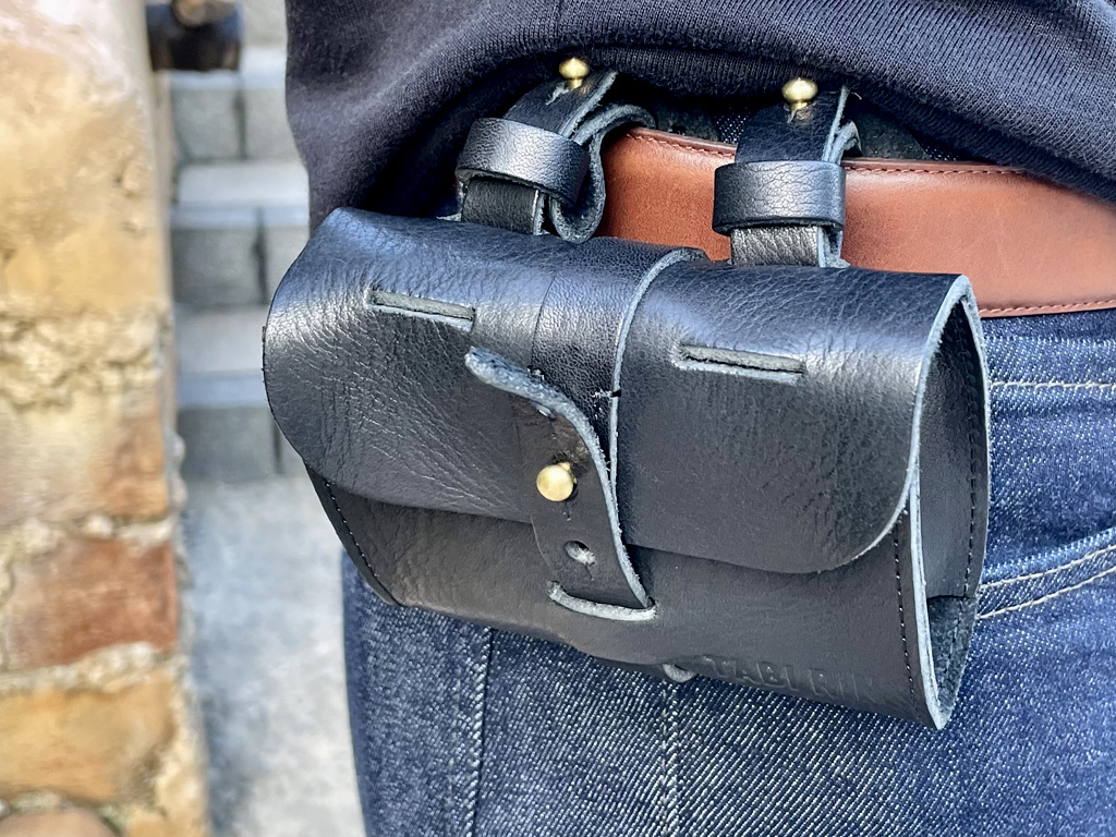 【新発売】本格革製品 スマホ充電に便利な「TABIRINオリジナル モバイルバッテリーバッグ」 - TABIRIN（たびりん）