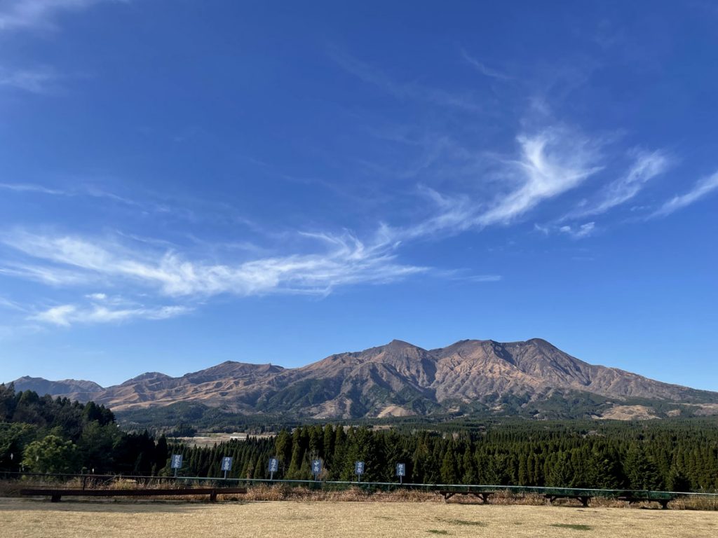 【熊本県】阿蘇五岳を望みカルデラに広がる風景をめぐる高森町の27km絶景サイクリング《PR》 - TABIRIN（たびりん）